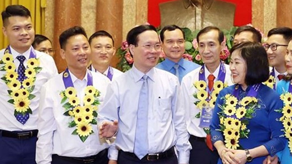 State leader meets outstanding workers in following President Ho Chi ...