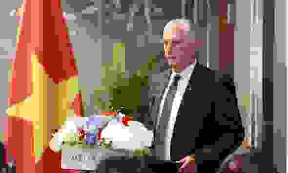 Top Cuban leader commits greater incentives for Vietnamese enterprises